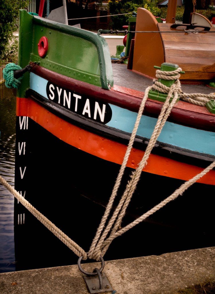 Motor Barge Syntan – Open Bridges