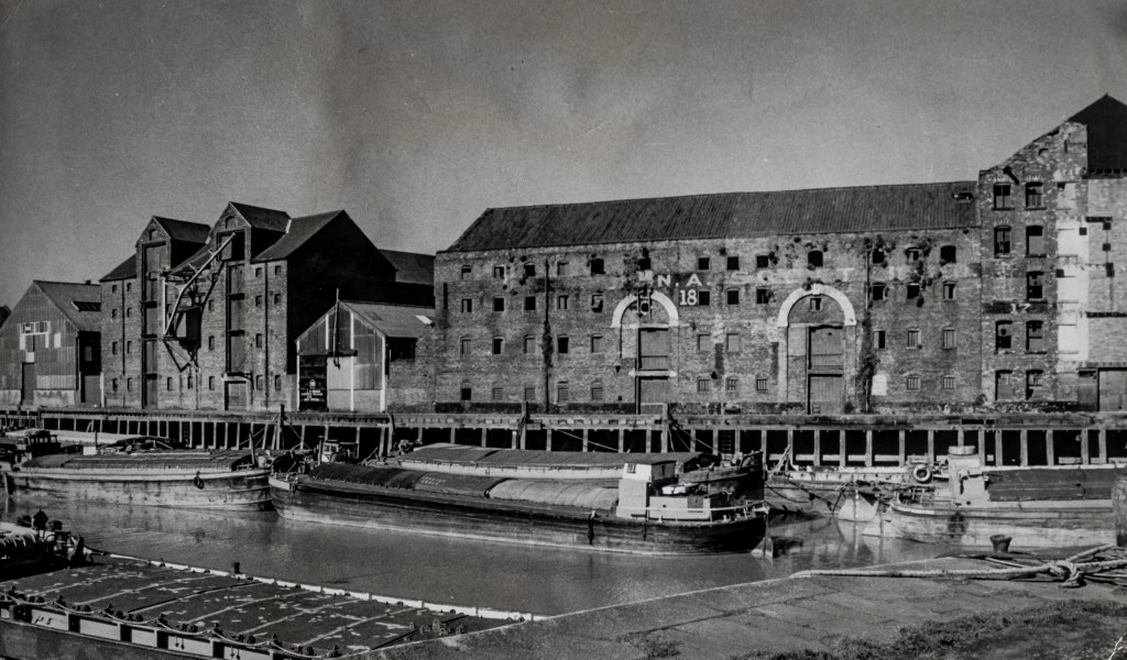 Remarkable Collection of River Hull Photographs – Open Bridges