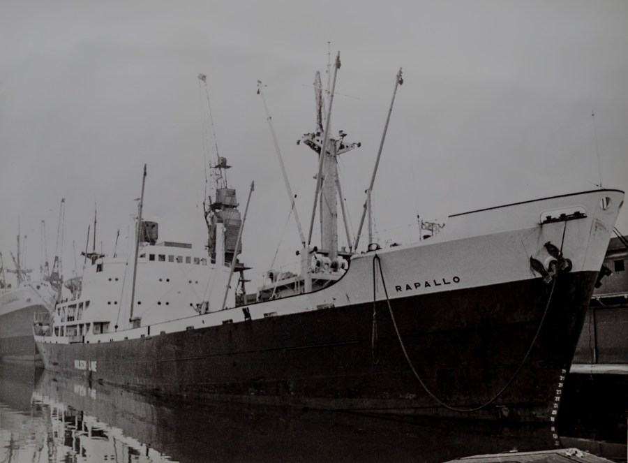 Brian Latus Hull Docks 1960s Part 1 – Open Bridges