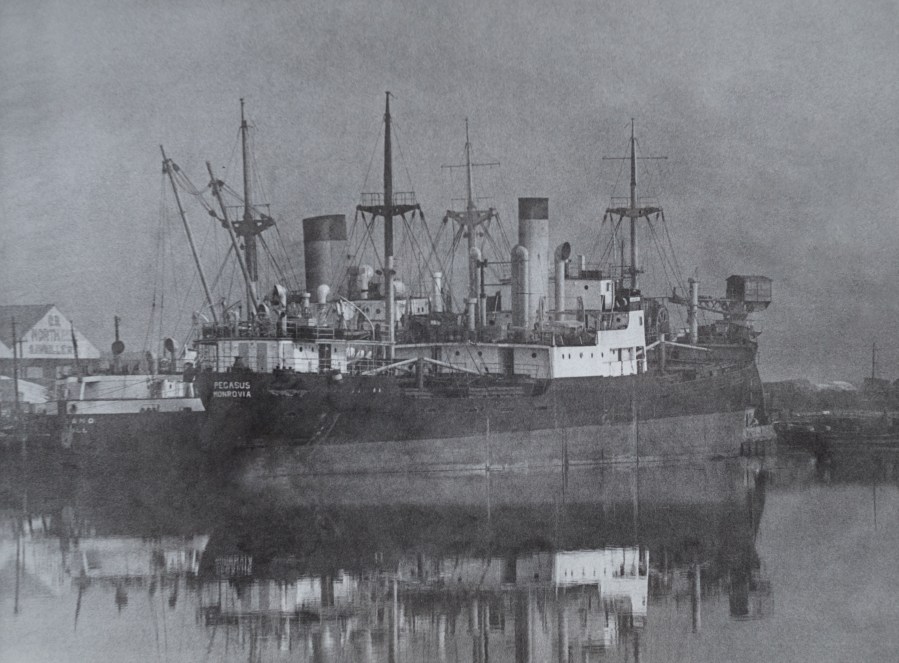 Brian Latus Hull Docks 1960s Part 1 – Open Bridges