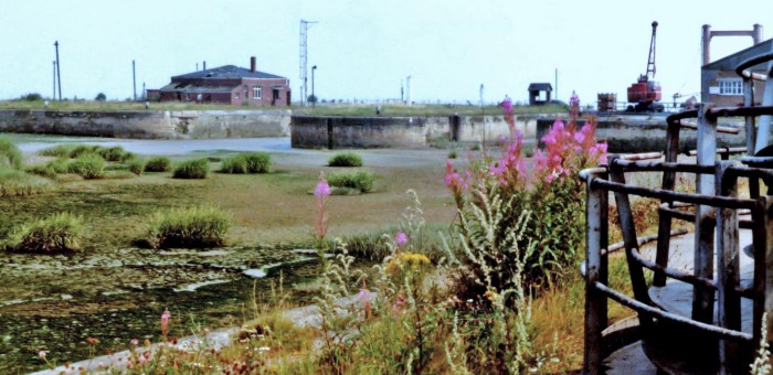 Hull Docks 1980s Part 1 by Bernard Sharp – Open Bridges
