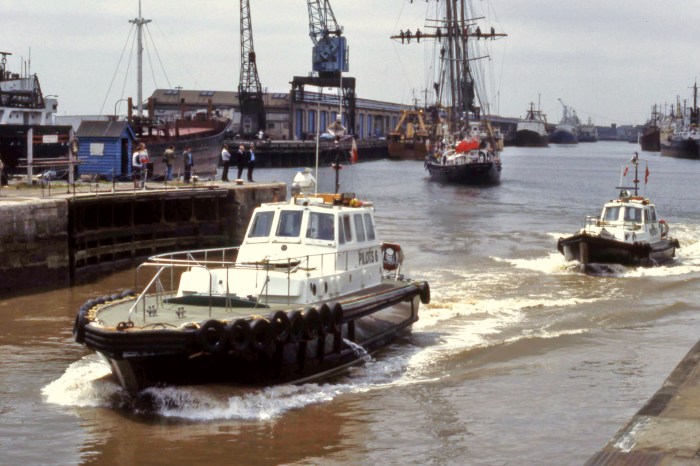 Hull Docks 1980s Part 5 by Bernard Sharp – Open Bridges