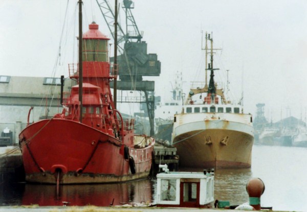 Hull Docks 1980s Part 4 by Bernard sharp – Open Bridges