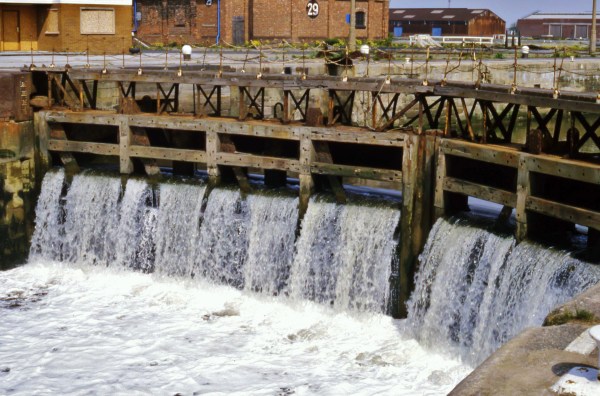 Hull Docks 1980s Part 6 by Bernard Sharp – Open Bridges