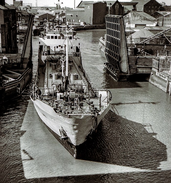 27 Andy Hazell – Scott Street & Hull Fast Film – Open Bridges