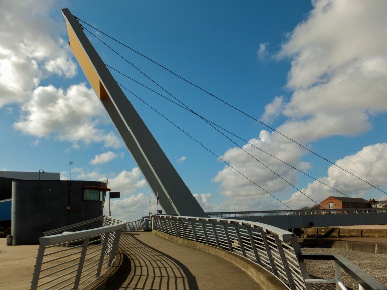 19 Millennium Bridge – Open Bridges