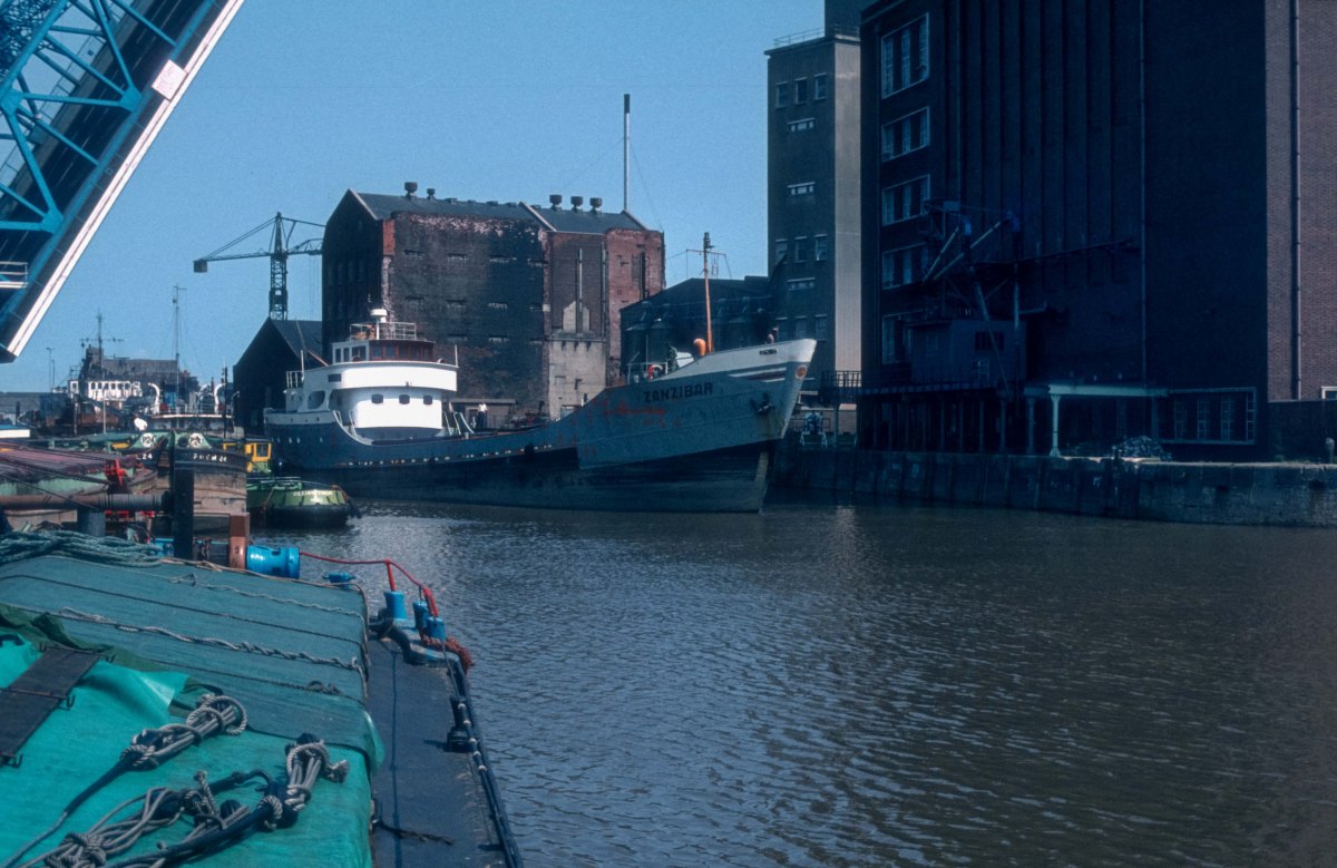 George Parkes: Old Harbour Bridges and Barges – Open Bridges